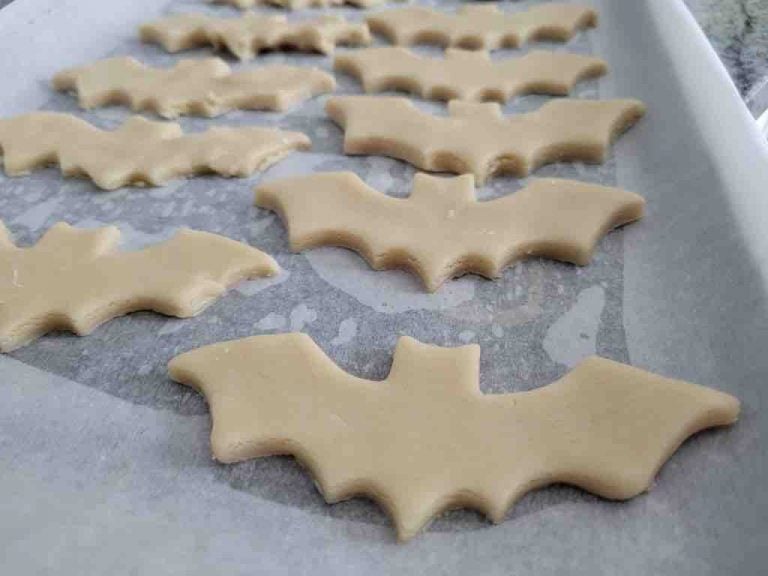 Bat Sugar Cookies (VIDEO) - The Six Figure Dish
